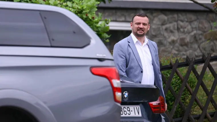 [UŽIVO] USKOK upao u kuću Viktora Šimunića! Oglasio se - 'Opasna su ovo ...